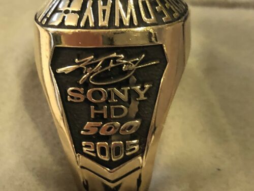 Kyle Busch Team Meamber Issue Ring And 1:24 1st Win stock Car - Race ...